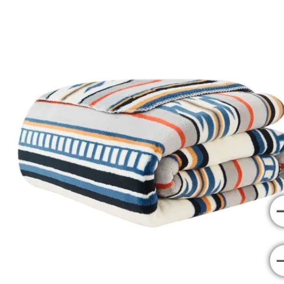 Pendleton | Bedding | Pendleton Plush Throw | Poshmark